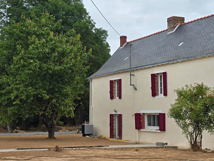 Maison 5 pièces à louer à Saint-Aubin-des-Châteaux