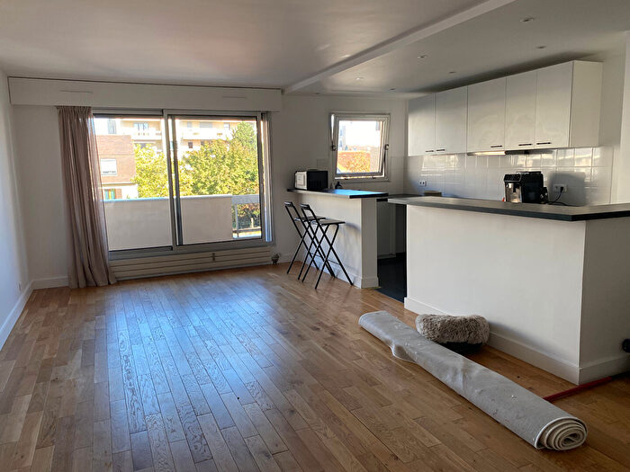 Appartement 3 pièces à Courbevoie, Marceau République, à louer
