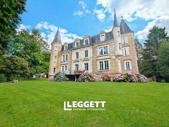 Saint-Germain-les-Belles : Maison 17 pièces à vendre
