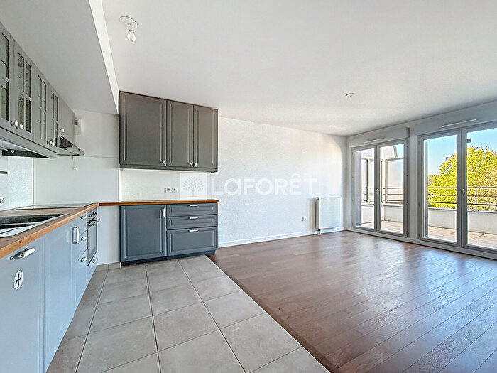 Saint-Cyr-lécole, Hôtel de ville : Appartement 3 pièces à vendre