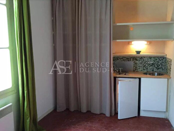 Appartement à louer - Centre Ville, Aix-en-Provence - 1 pièce