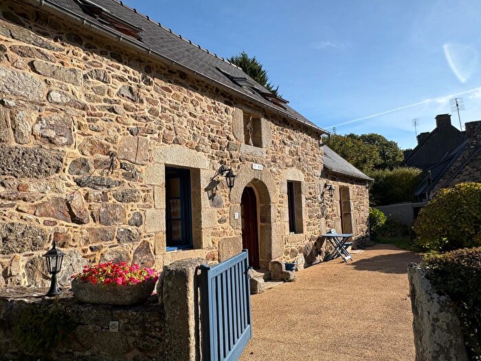 Maison 8 pièces à Callac, à vendre