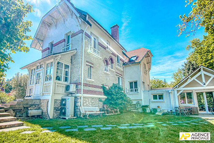 Versailles, Montreuil : Maison 8 pièces à vendre
