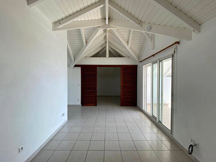 Appartement à louer - Centre Ville Sud, Saint-Claude - 1 pièce - 1 chambre