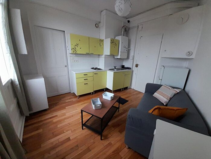 Appartement à louer - Quartiers Centre, Colombier - 2 pièces - 1 chambre