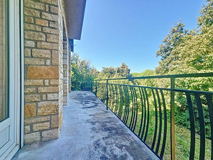 Maison à vendre - Bagnols-sur-Cèze, Lamargue - 7 pièces - 4 chambres