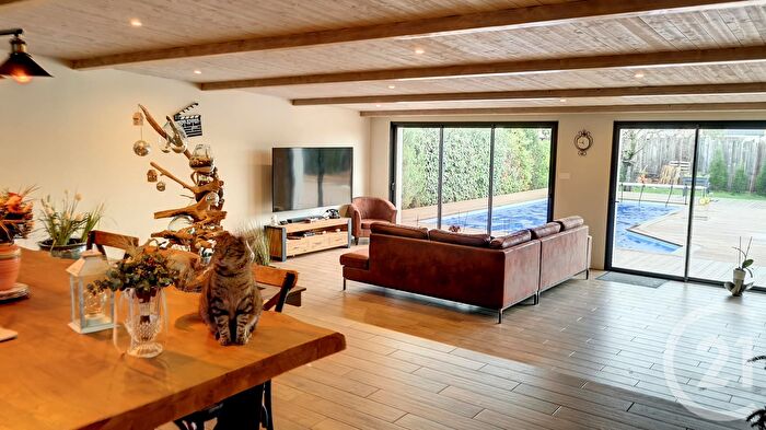 Maison à vendre - Tonnay-Charente - 8 pièces - 4 chambres