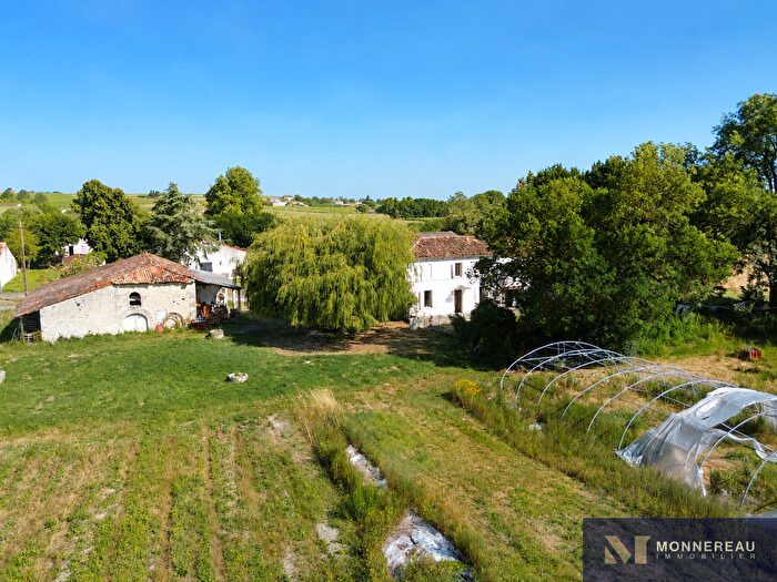 Sainte-Lheurine : Maison 9 pièces à vendre