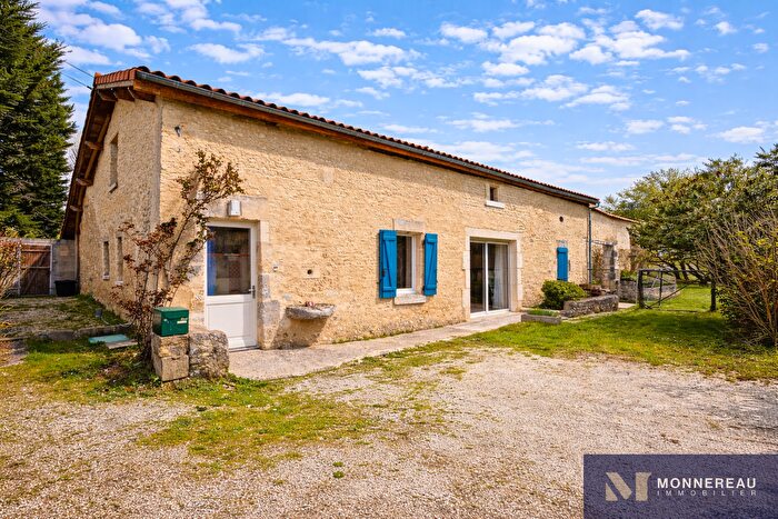 Maison à vendre - Condéon - 6 pièces - 4 chambres