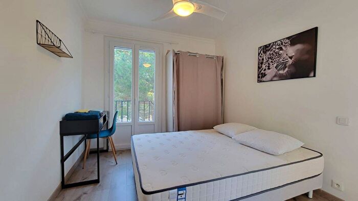 Appartement à louer - Moulin à Vent-Vertefeuille, Perpignan - 5 pièces - 4 chambres