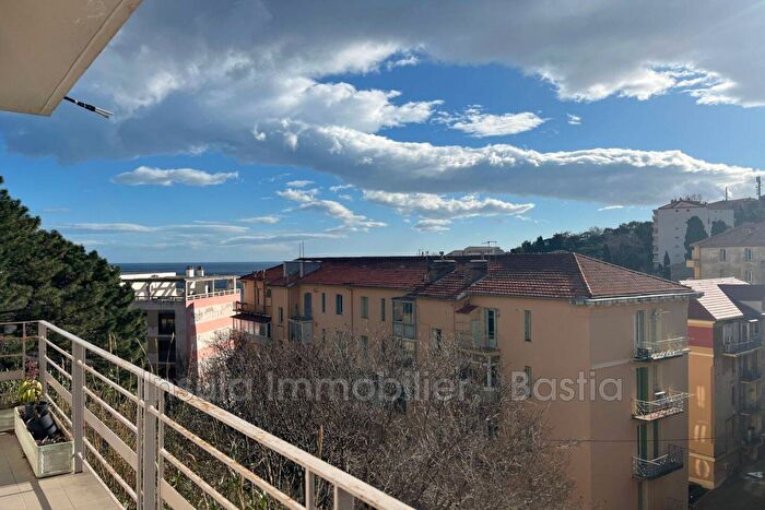 Appartement à louer - Centre Ville-Cardo, Bastia - 4 pièces - 3 chambres