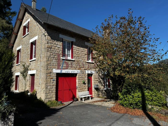 Maison 9 pièces à vendre à Corrèze