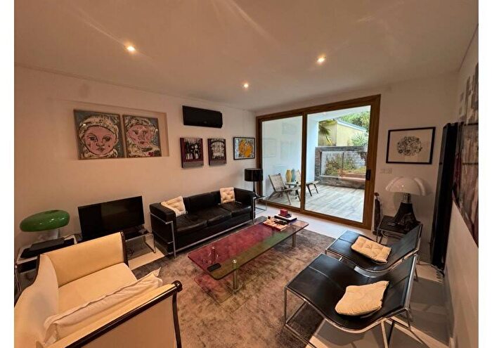 Appartement à louer - Bordeaux - 3 pièces - 2 chambres