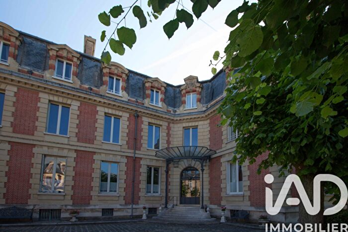 Appartement à louer - Fontainebleau, Centre-ville - 4 pièces - 2 chambres