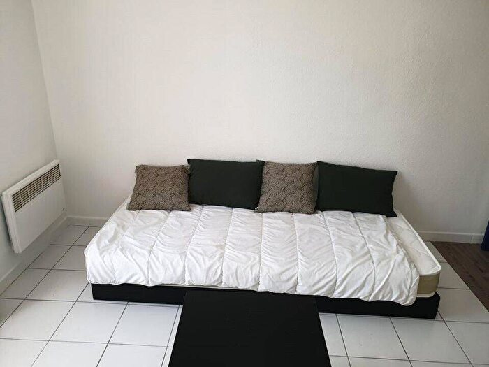 Appartement à louer - Fontcouverte, Avignon - 1 pièce