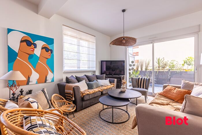 Maison à vendre - Quartiers Nord-Ouest, Saint-Martin - 7 pièces - 5 chambres