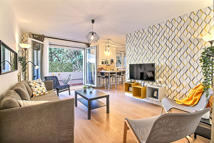 Appartement à louer - Nîmes, Jean Jaurès - 5 pièces - 4 chambres