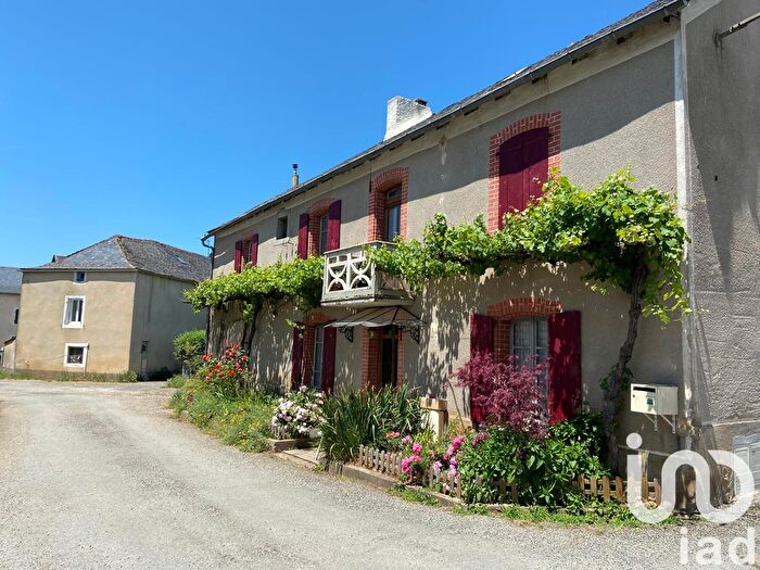Maison à vendre - La Salvetat-Peyralès - 8 pièces - 6 chambres