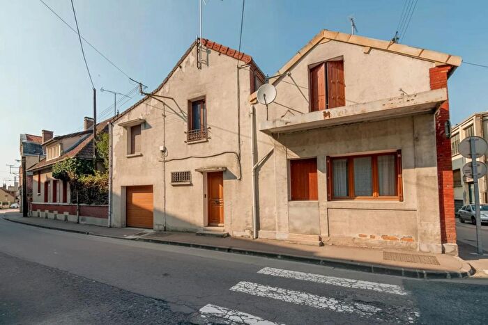 Maison à vendre - Romilly-sur-Seine, Centre-ville, Gare, Lion, Les Hauts Buissons - 8 pièces - 6 chambres