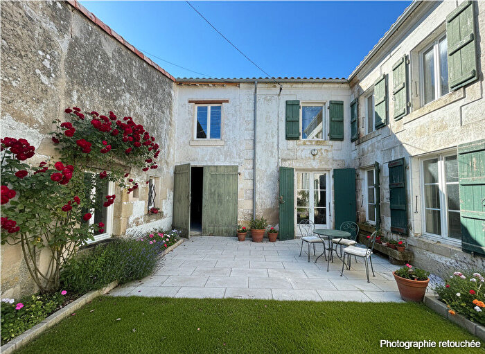 Maison à vendre - Saint-Hilaire-la-Palud - 4 pièces - 1 chambre