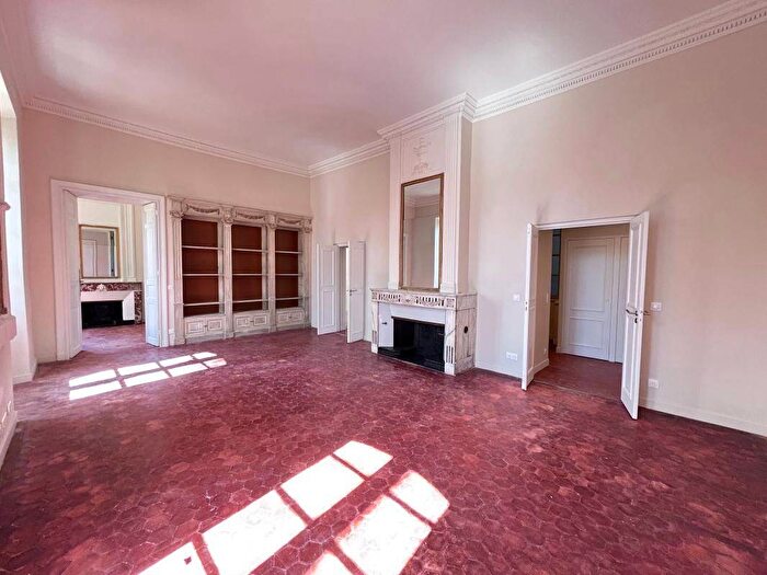 Appartement à louer - Zone Pietonne, Avignon - 3 pièces - 2 chambres