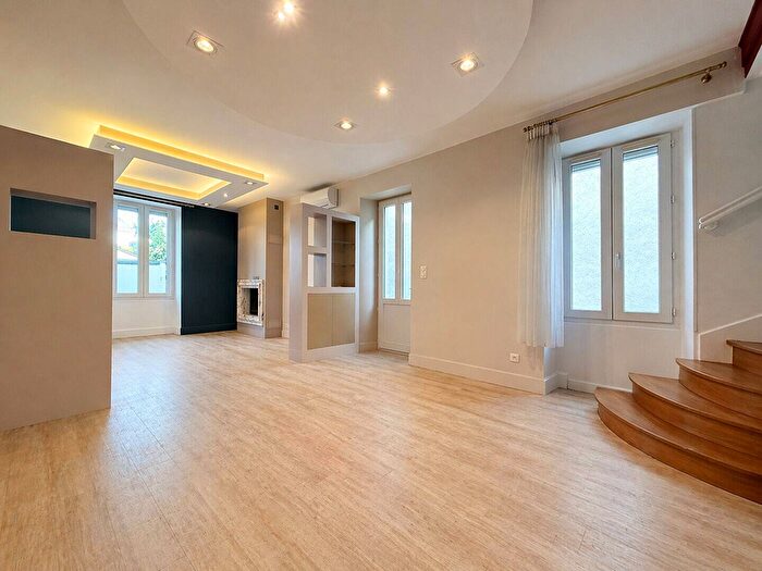 Maison 6 pièces à Couronne Centrale, Bourges, à louer