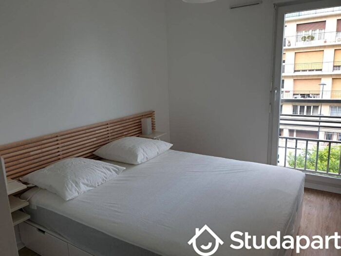 République-Gare-Porte de Paris, Saint-Denis : Appartement 1 pièce à louer