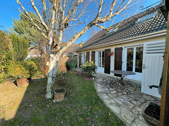 Maison à vendre - Beaumont-sur-Oise - 6 pièces - 4 chambres