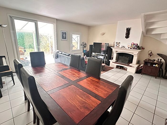 Maison à vendre - Buc - 6 pièces - 5 chambres