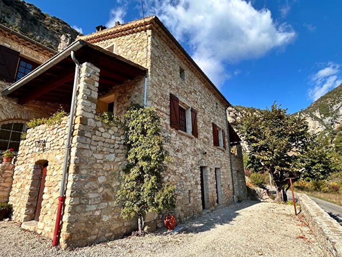 Maison à vendre - Saint-Ferréol-Trente-Pas - 4 pièces - 3 chambres