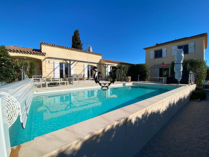 Maison à vendre - Roquebrune-sur-Argens, Les Fourques, Le Défens, Les Quatre Chemins - 10 pièces - 7 chambres