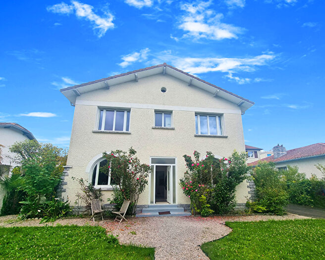 Maison à vendre - Pau - 6 pièces - 5 chambres