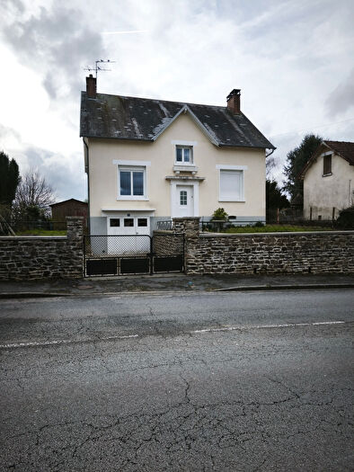 Maison à louer - Saint-Yrieix-la-Perche - 5 pièces - 3 chambres