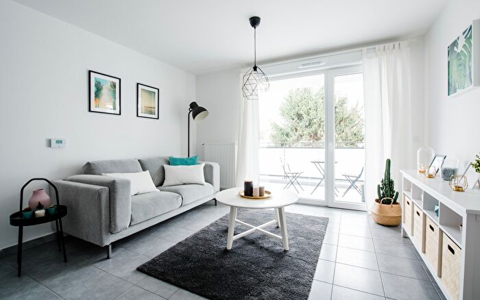 Appartement à louer - Villefontaine, Centre-ville, Saint-Bonnet - 2 pièces - 1 chambre