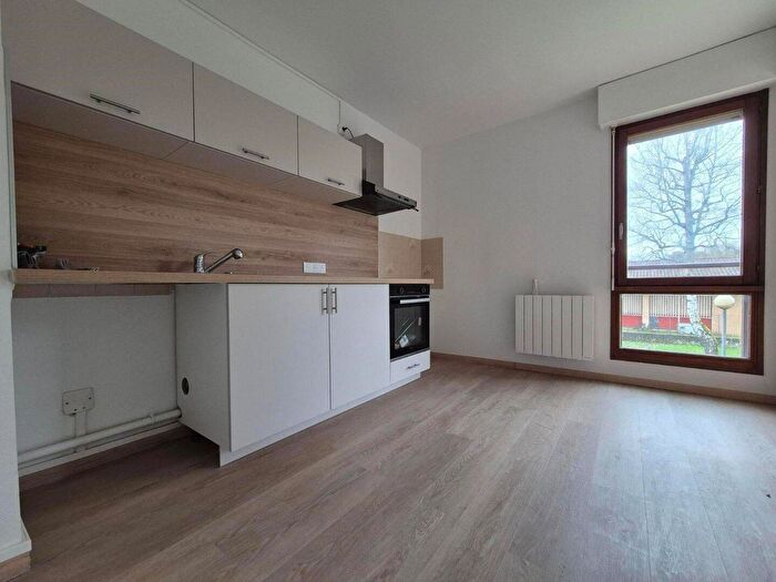 Appartement à louer - Pont-de-Veyle - 4 pièces - 2 chambres