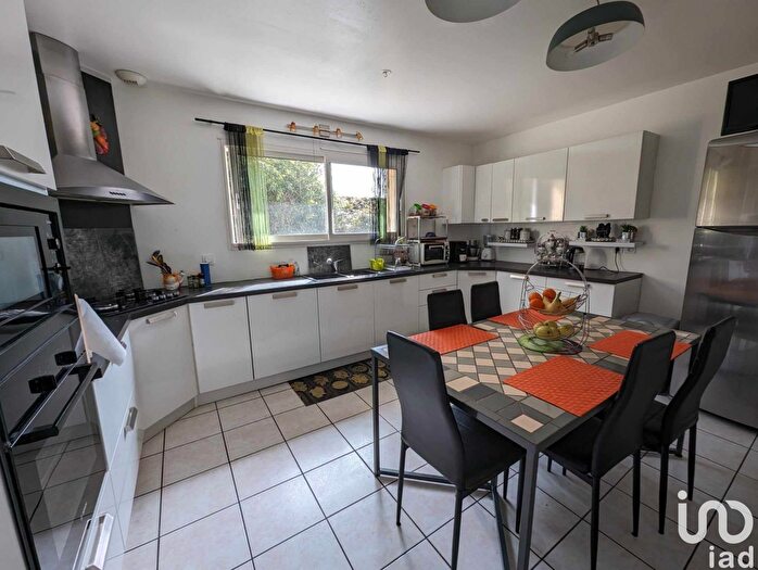 Maisons à vendre et appartements à louer - 1