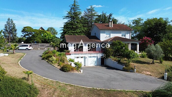 Maison à vendre - Creysse - 8 pièces - 6 chambres