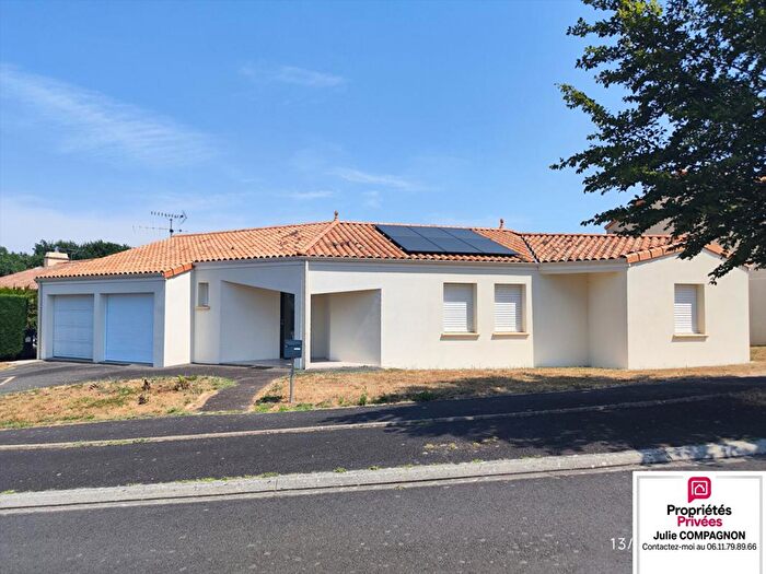 Maison 7 pièces à vendre à Saint-Pierre-Montlimart