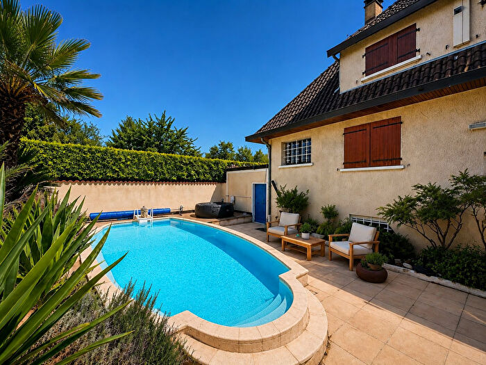 Maison 9 pièces à vendre à Saint-Priest, Village