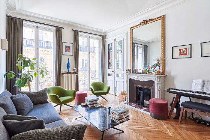 Paris 8ème, Europe : Appartement 3 pièces à vendre