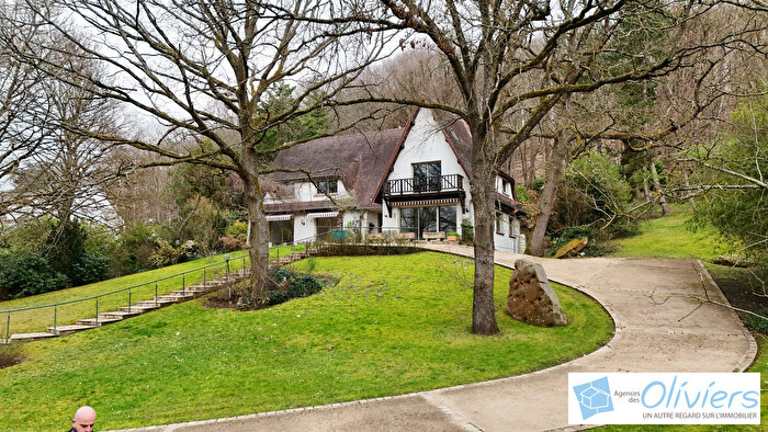 Maison à vendre - Saint-Rémy-lès-Chevreuse - 9 pièces - 5 chambres