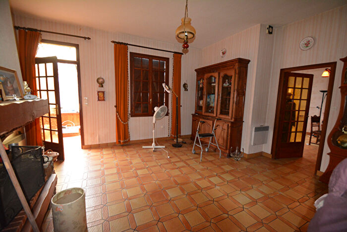 Vendeuil : Maison 10 pièces à vendre