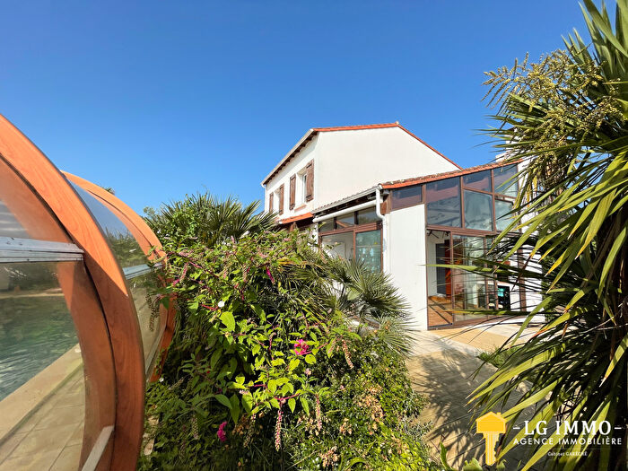 Maison à vendre - Saint-Georges-de-Didonne, Vallières - 11 pièces - 8 chambres