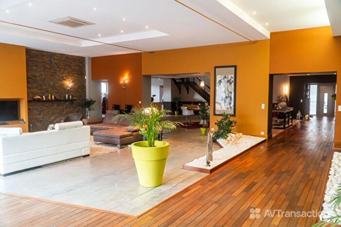 Maison à vendre - Châtellerault, Est - 8 pièces - 4 chambres