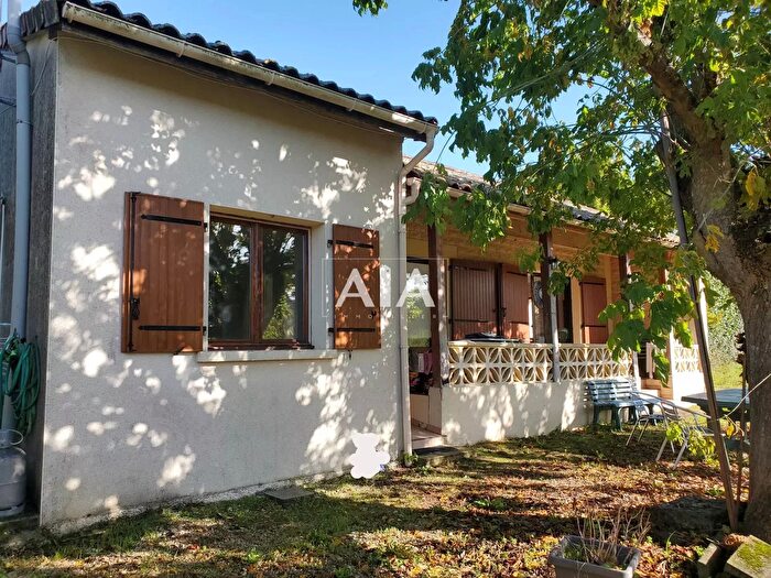 Maison à vendre - Chef-Boutonne - 4 pièces - 2 chambres