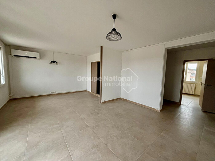 Appartement à louer - Beaucaire, Centre-ville - 3 pièces - 2 chambres