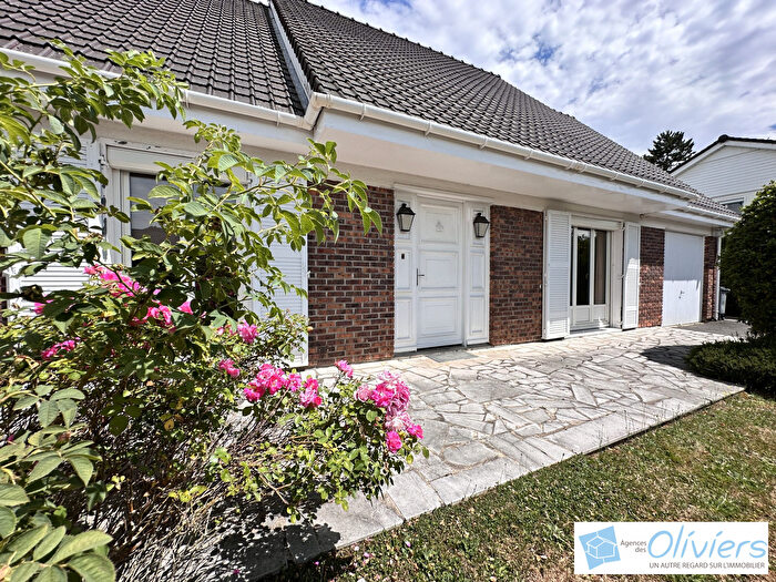 Maison à vendre - Voisins-le-Bretonneux - 8 pièces - 5 chambres