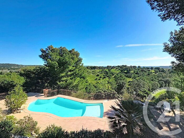 Maison 5 pièces à Paradou, à vendre
