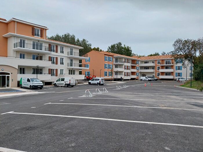 Appartement à louer - Cogolin, Centre-ville, Subeiran, Pas de Grimaud - 2 pièces - 1 chambre