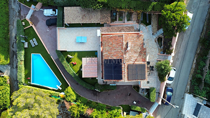 Maison à vendre - Roquebrune-sur-Argens, Les Terrasses - 7 pièces - 4 chambres